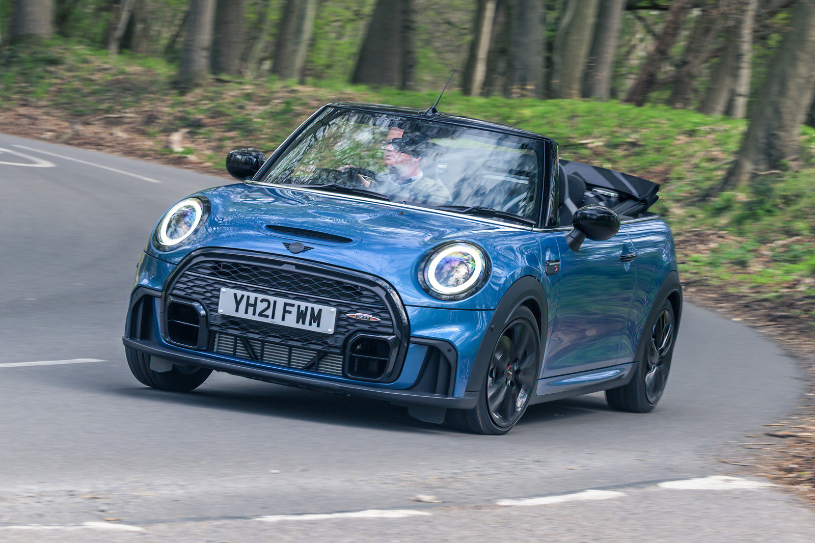 Mini cabriolet - Authentic Roads