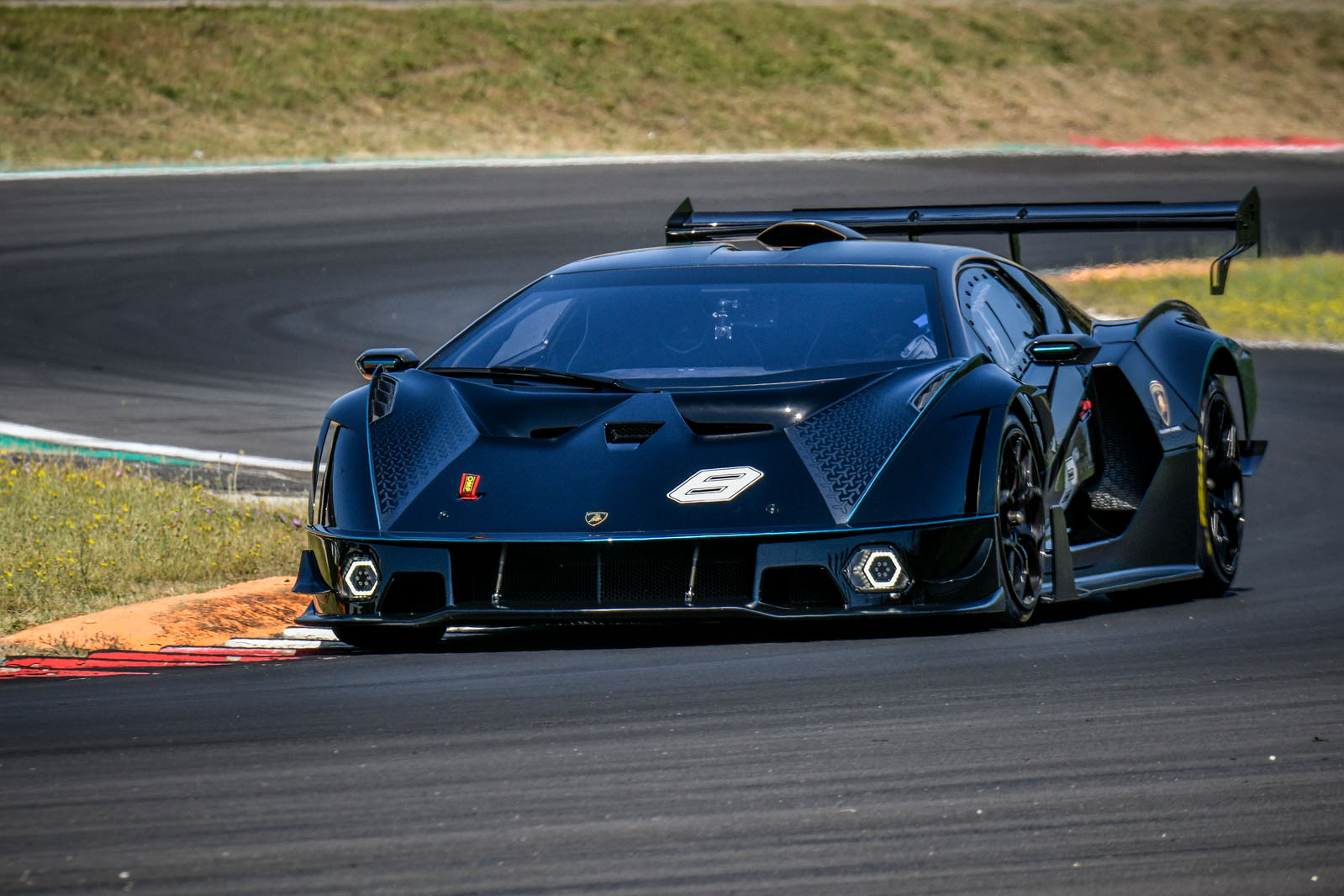 Lamborghini Essenza SCV12 - Authentic Roads